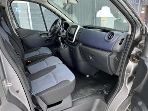 Grey Opel Vivaro 2015 in Alytus, with an engine capacity of 1.60 L and mileage of 274 thousand km for 9400 €, photo 16 on AUTOMOTO.COM.LV