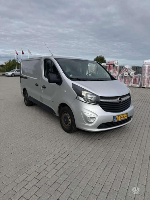 Grey Opel Vivaro 2015 in Klaipeda, with an engine capacity of 1.60 L and mileage of 294 thousand km for 3250 €, photo 3 on AUTOMOTO.COM.LV