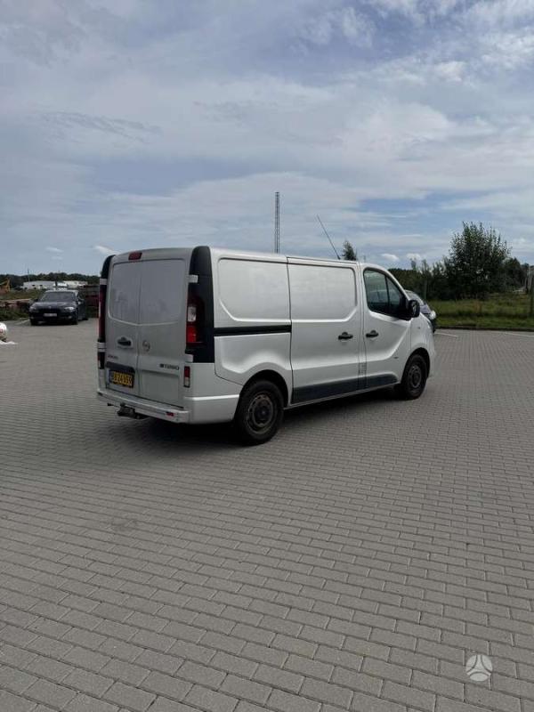 Grey Opel Vivaro 2015 in Klaipeda, with an engine capacity of 1.60 L and mileage of 294 thousand km for 3250 €, photo 4 on AUTOMOTO.COM.LV