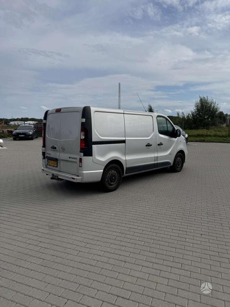 Grey Opel Vivaro 2015 in Klaipeda, with an engine capacity of 1.60 L and mileage of 294 thousand km for 3250 €, photo 4 on AUTOMOTO.COM.LV