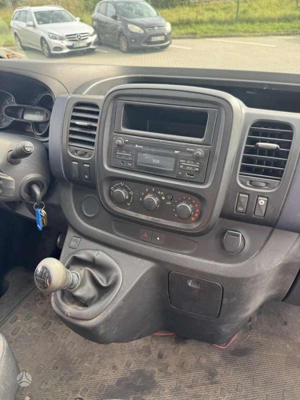 Grey Opel Vivaro 2015 in Klaipeda, with an engine capacity of 1.60 L and mileage of 294 thousand km for 3250 €, photo 6 on AUTOMOTO.COM.LV