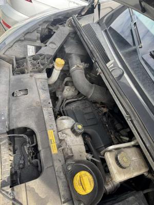 Grey Opel Vivaro 2015 in Klaipeda, with an engine capacity of 1.60 L and mileage of 294 thousand km for 3250 €, photo 8 on AUTOMOTO.COM.LV