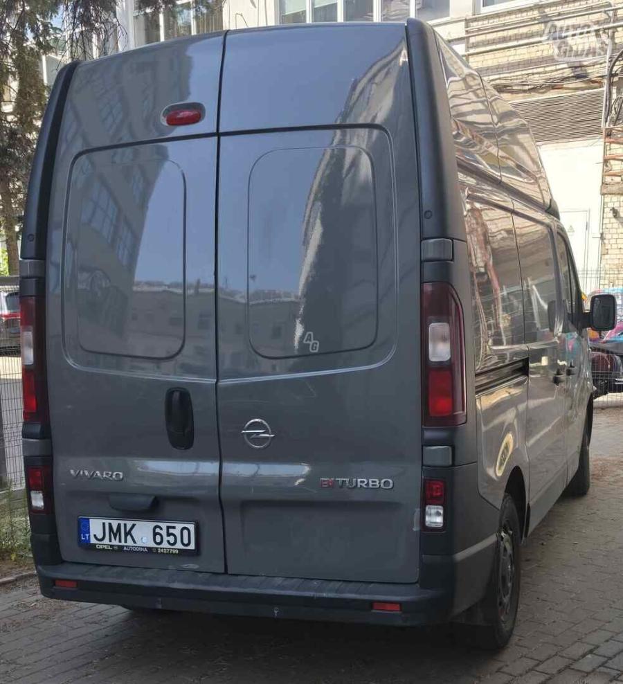 Grey Opel Vivaro 2016 in Vilnius, with an engine capacity of 1.60 L and mileage of 130 thousand km for 15000 €, photo 4 on AUTOMOTO.COM.LV