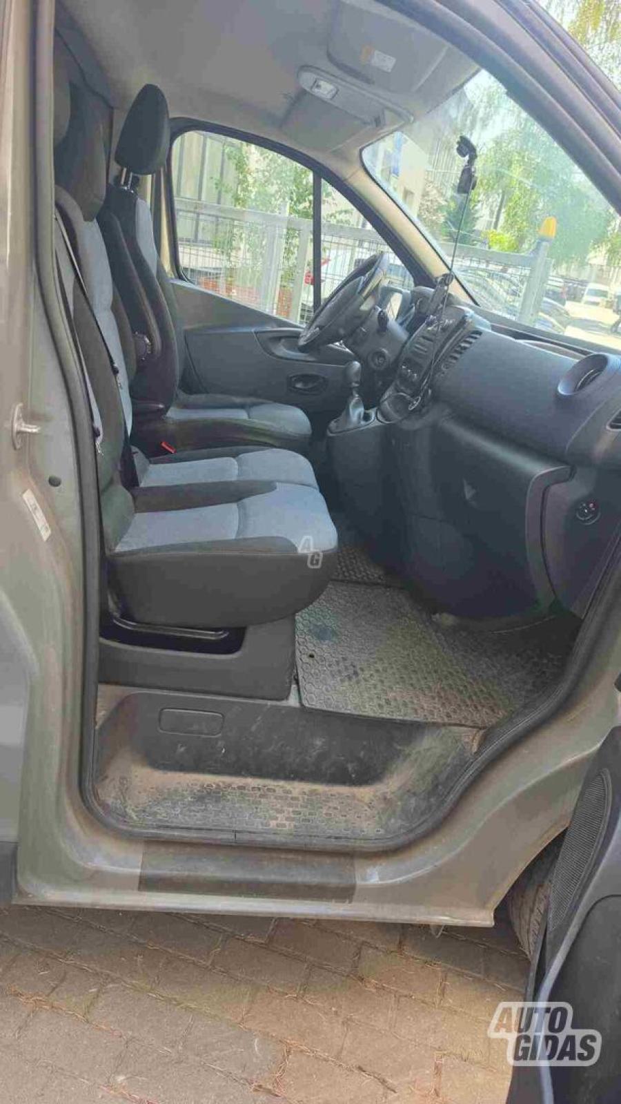 Grey Opel Vivaro 2016 in Vilnius, with an engine capacity of 1.60 L and mileage of 130 thousand km for 15000 €, photo 11 on AUTOMOTO.COM.LV