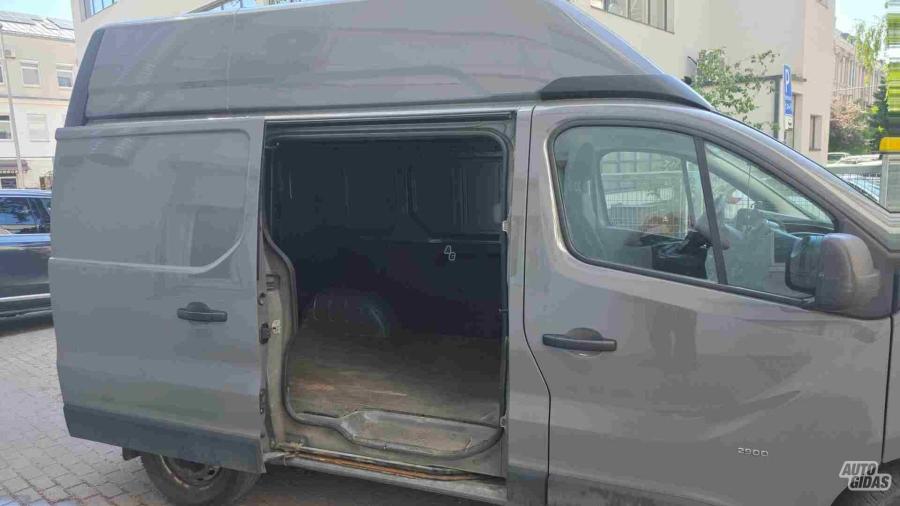 Grey Opel Vivaro 2016 in Vilnius, with an engine capacity of 1.60 L and mileage of 130 thousand km for 15000 €, photo 12 on AUTOMOTO.COM.LV