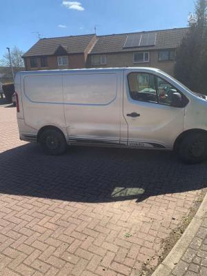 Grey Opel Vivaro 2017 in Klaipeda, with an engine capacity of 1.60 L and mileage of 180 thousand km for 3300 €, photo 3 on AUTOMOTO.COM.LV