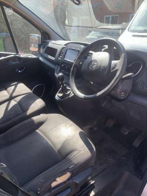 Grey Opel Vivaro 2017 in Klaipeda, with an engine capacity of 1.60 L and mileage of 180 thousand km for 3300 €, photo 5 on AUTOMOTO.COM.LV