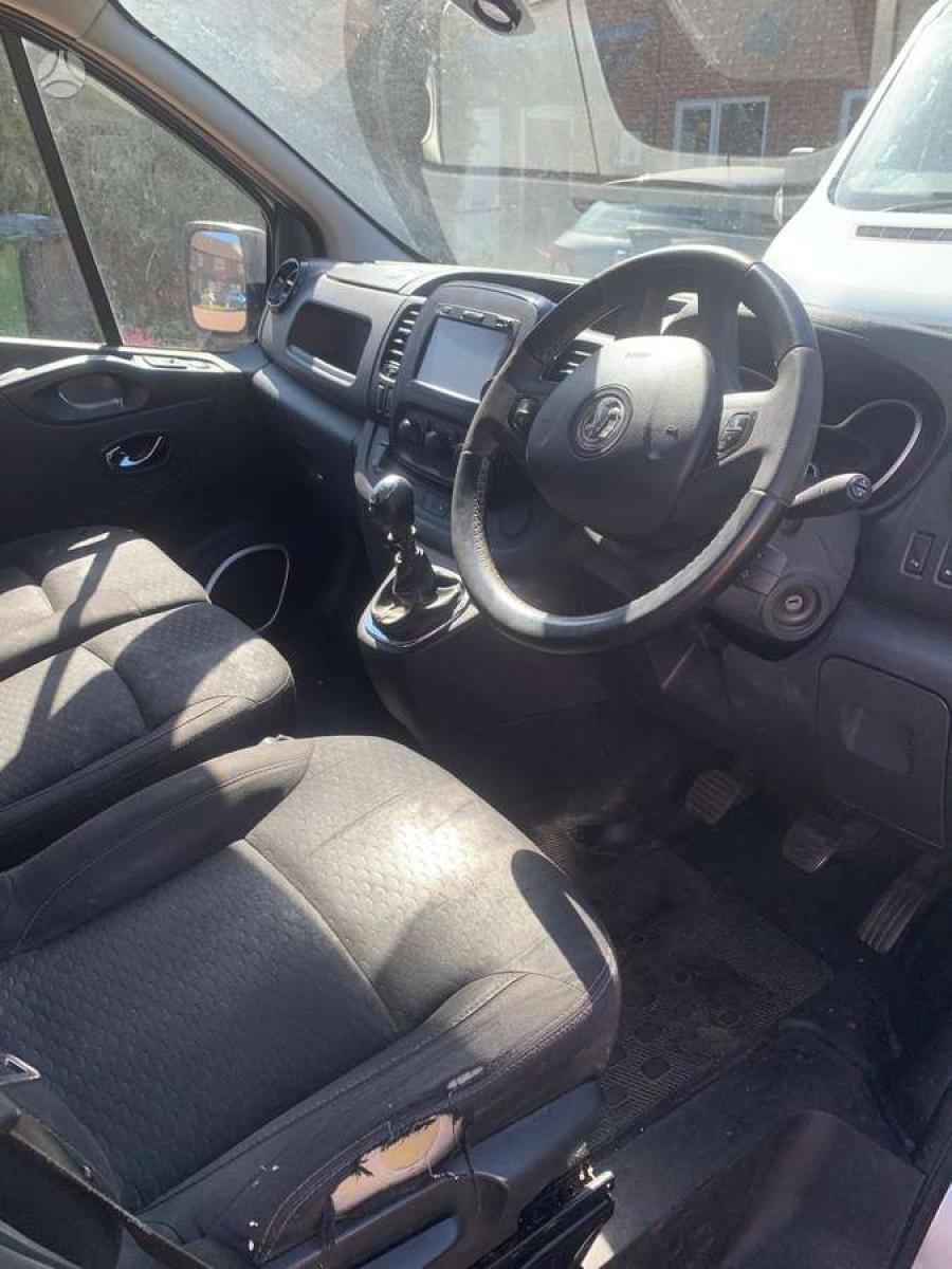 Grey Opel Vivaro 2017 in Klaipeda, with an engine capacity of 1.60 L and mileage of 180 thousand km for 3300 €, photo 5 on AUTOMOTO.COM.LV