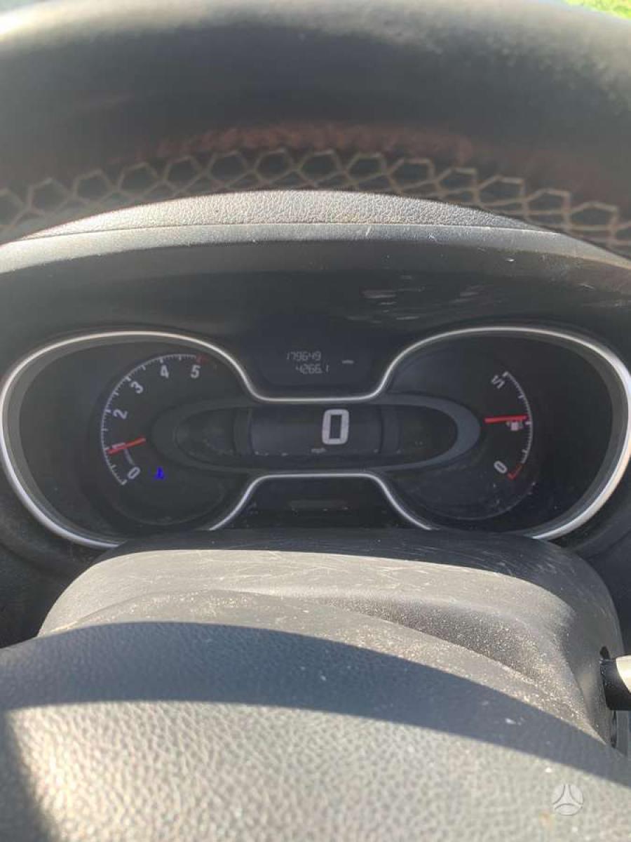 Grey Opel Vivaro 2017 in Klaipeda, with an engine capacity of 1.60 L and mileage of 180 thousand km for 3300 €, photo 6 on AUTOMOTO.COM.LV