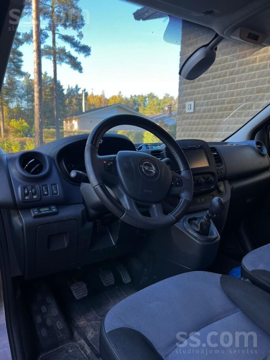 Grey Opel Vivaro 2017 in Ogre, with an engine capacity of 1.60 L and mileage of 188 thousand km for 10400 €, photo 10 on AUTOMOTO.COM.LV