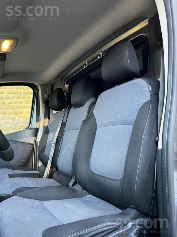 Grey Opel Vivaro 2017 in Ogre, with an engine capacity of 1.60 L and mileage of 188 thousand km for 10400 €, photo 11 on AUTOMOTO.COM.LV
