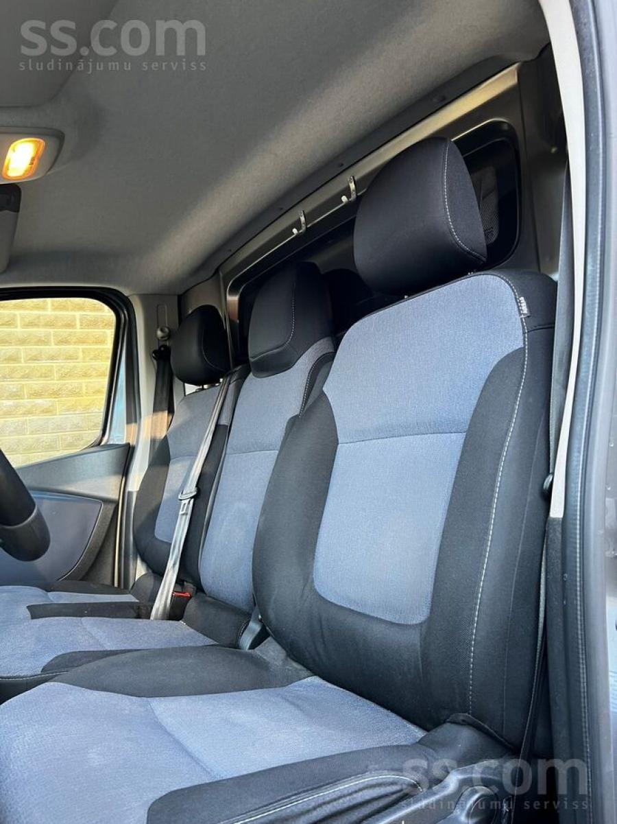 Grey Opel Vivaro 2017 in Ogre, with an engine capacity of 1.60 L and mileage of 188 thousand km for 10400 €, photo 11 on AUTOMOTO.COM.LV