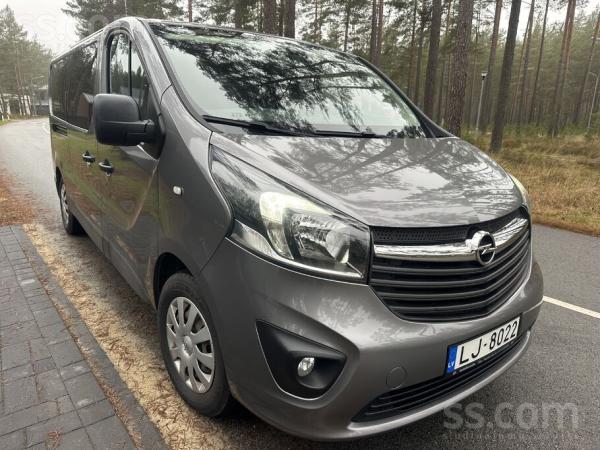 Grey Opel Vivaro 2018 in Riga, with an engine capacity of 1.60 L and mileage of 75 thousand km for 15500 €, photo 2 on AUTOMOTO.COM.LV