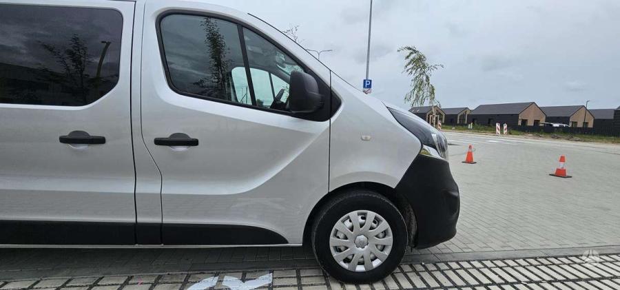 Grey Opel Vivaro 2018 in Klaipeda, with an engine capacity of 1.60 L and mileage of 498 thousand km for 10400 €, photo 23 on AUTOMOTO.COM.LV
