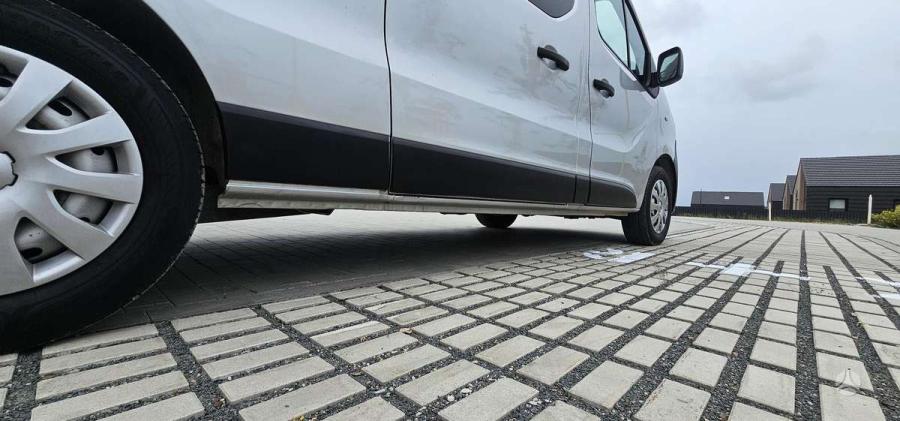 Grey Opel Vivaro 2018 in Klaipeda, with an engine capacity of 1.60 L and mileage of 498 thousand km for 10400 €, photo 25 on AUTOMOTO.COM.LV