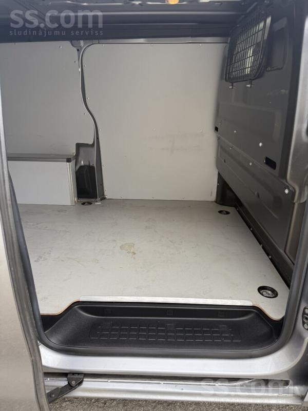 Grey Opel Vivaro 2019 in Tallinn, with an engine capacity of 2.00 L and mileage of 370 thousand km for 7000 €, photo 6 on AUTOMOTO.COM.LV