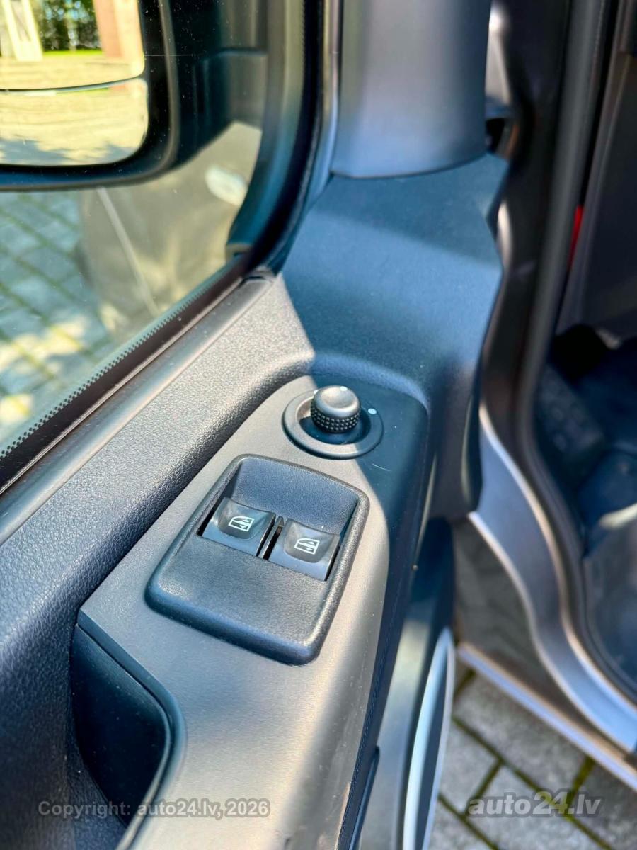 Pelēks Opel Vivaro 2015 Tallina, ar dzinēja tilpumu 1.60 L un nobraukumu 185 tūkst. km par 11500 €, foto 19 vietnē AUTOMOTO.COM.LV