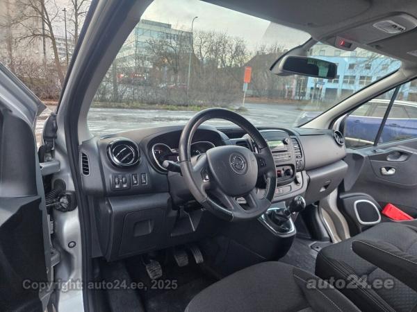 Grey Opel Vivaro 2017 in Tallinn, with an engine capacity of 1.60 L and mileage of 213 thousand km for 12090 €, photo 11 on AUTOMOTO.COM.LV