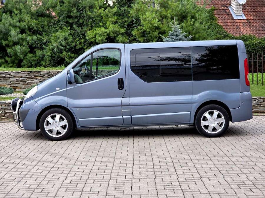 Opel Vivaro 2007 in Kedainiai, with an engine capacity of 2.50 L and mileage of 288 thousand km for 9500 €, photo 6 on AUTOMOTO.COM.LV