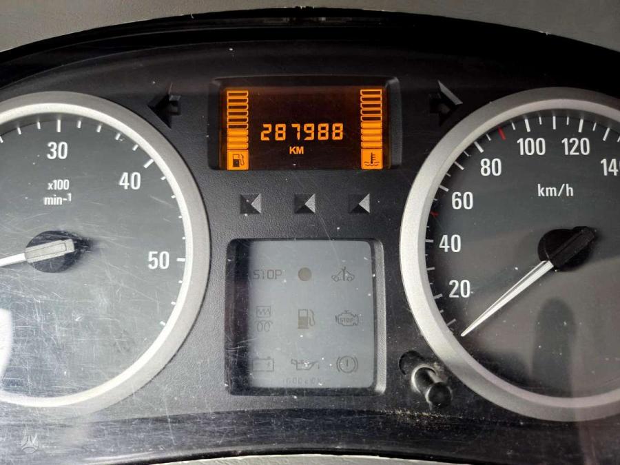Opel Vivaro 2007 in Kedainiai, with an engine capacity of 2.50 L and mileage of 288 thousand km for 9500 €, photo 30 on AUTOMOTO.COM.LV