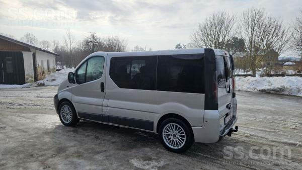 Opel Vivaro 2004 Dobele, ar dzinēja tilpumu 2.50 L un nobraukumu 405 tūkst. km par 4150 €, foto 3 vietnē AUTOMOTO.COM.LV