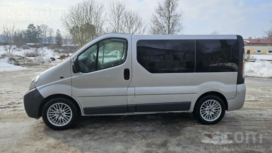 Opel Vivaro 2004 Dobele, ar dzinēja tilpumu 2.50 L un nobraukumu 405 tūkst. km par 4150 €, foto 3 vietnē AUTOMOTO.COM.LV