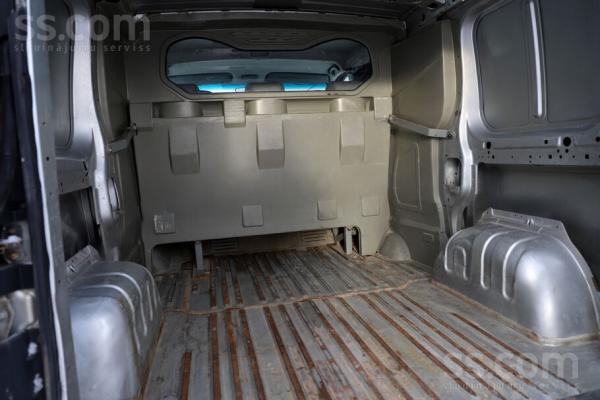 Opel Vivaro 2008 in Tukums, with an engine capacity of 2.00 L and mileage of 0 thousand km for 4690 €, photo 9 on AUTOMOTO.COM.LV
