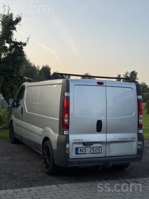 Opel Vivaro 2011 in Valmiera, with an engine capacity of 2.00 L and mileage of 297 thousand km for 5800 €, photo 4 on AUTOMOTO.COM.LV