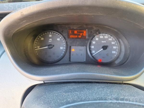 Opel Vivaro 2011 in Tukums, with an engine capacity of 2.50 L and mileage of 232 thousand km for 5990 €, photo 5 on AUTOMOTO.COM.LV