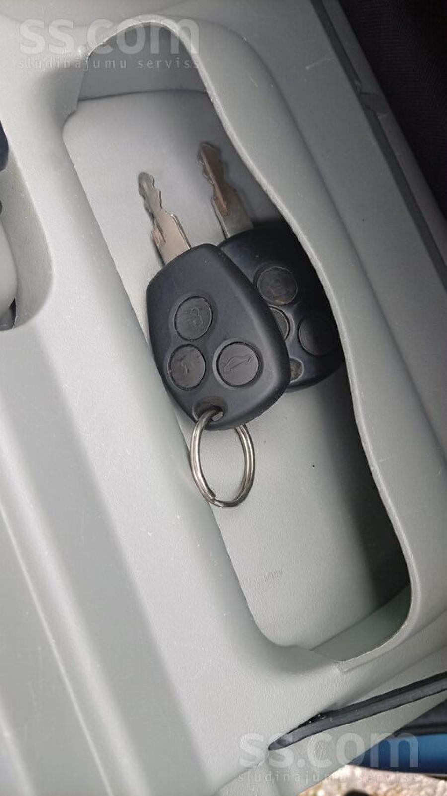 Opel Vivaro 2012 Rīga, ar dzinēja tilpumu 2.50 L un nobraukumu 220 tūkst. km par 9450 €, foto 15 vietnē AUTOMOTO.COM.LV