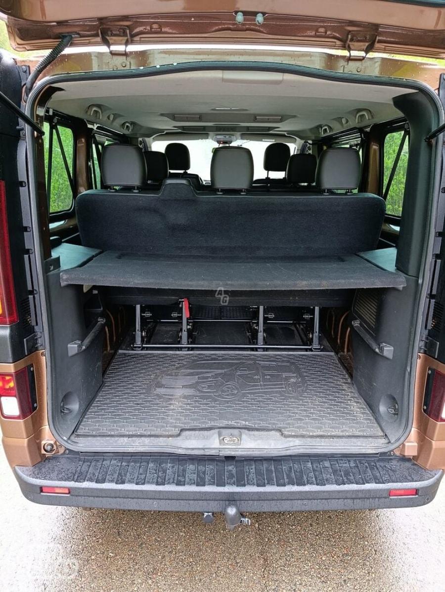 Opel Vivaro 2015 in Vilnius, with an engine capacity of 1.60 L and mileage of 288 thousand km for 9100 €, photo 8 on AUTOMOTO.COM.LV