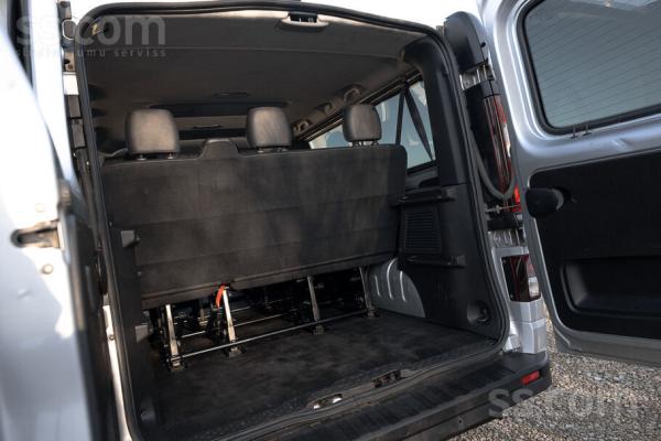 Opel Vivaro 2019 in Jelgava, with an engine capacity of 1.60 L and mileage of 227 thousand km for 13750 €, photo 8 on AUTOMOTO.COM.LV