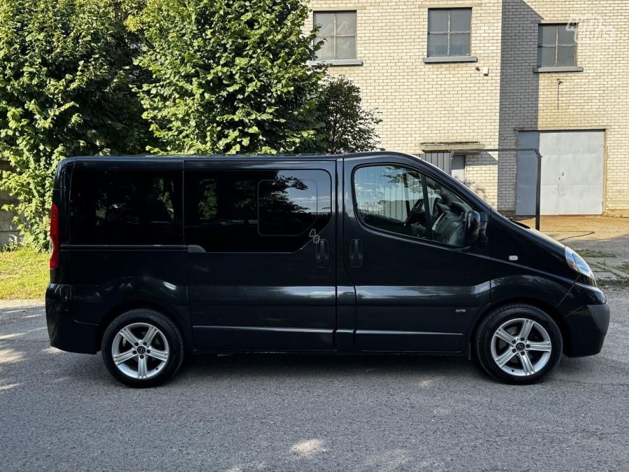 Opel Vivaro 2011 in Siauliai, with an engine capacity of 2.50 L and mileage of 200 thousand km for 10450 €, photo 7 on AUTOMOTO.COM.LV