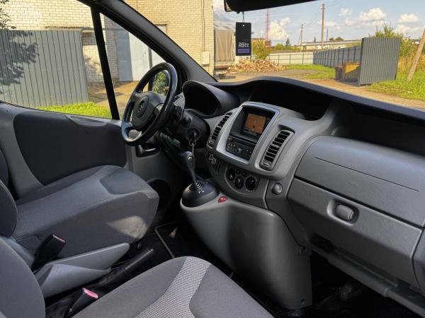 Opel Vivaro 2011 in Siauliai, with an engine capacity of 2.50 L and mileage of 200 thousand km for 10450 €, photo 10 on AUTOMOTO.COM.LV