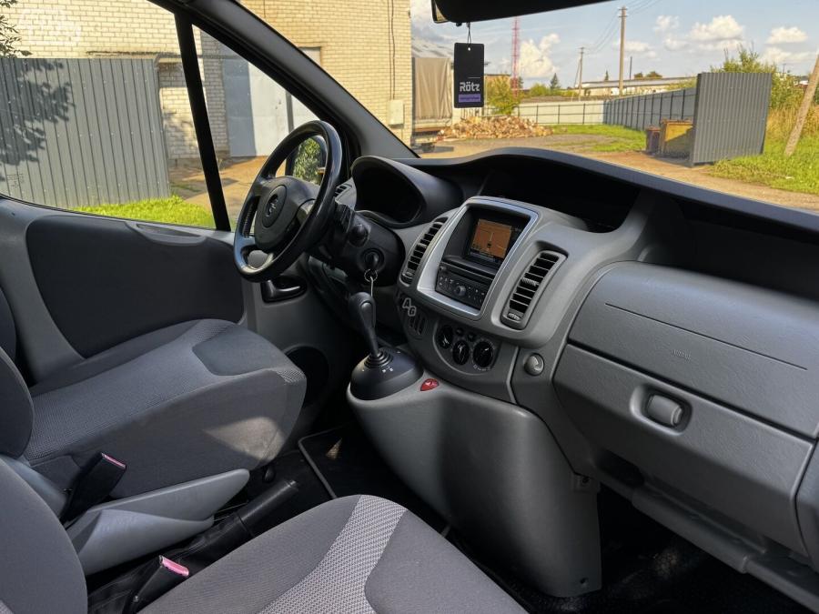 Opel Vivaro 2011 in Siauliai, with an engine capacity of 2.50 L and mileage of 200 thousand km for 10450 €, photo 10 on AUTOMOTO.COM.LV