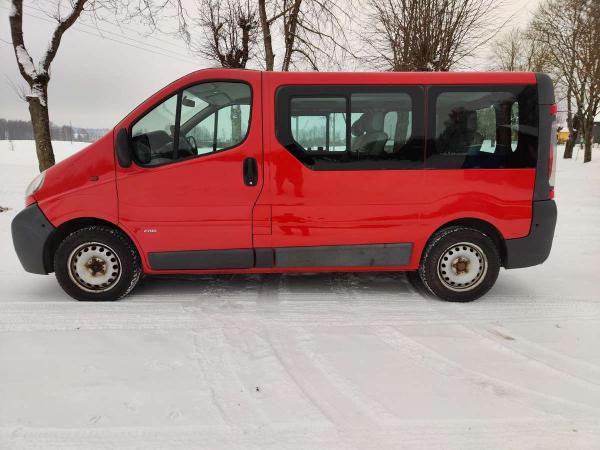 Red Opel Vivaro 2003 in Kelme, with an engine capacity of 1.90 L and mileage of 173 thousand km for 3500 €, photo 2 on AUTOMOTO.COM.LV