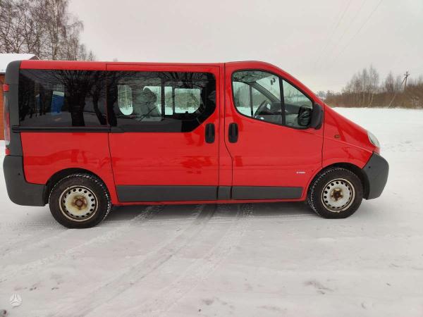 Red Opel Vivaro 2003 in Kelme, with an engine capacity of 1.90 L and mileage of 173 thousand km for 3500 €, photo 6 on AUTOMOTO.COM.LV