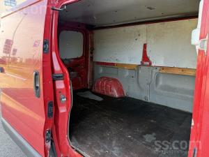 Red Opel Vivaro 2004 in Riga, with an engine capacity of 1.90 L and mileage of 442 thousand km for 2750 €, photo 8 on AUTOMOTO.COM.LV