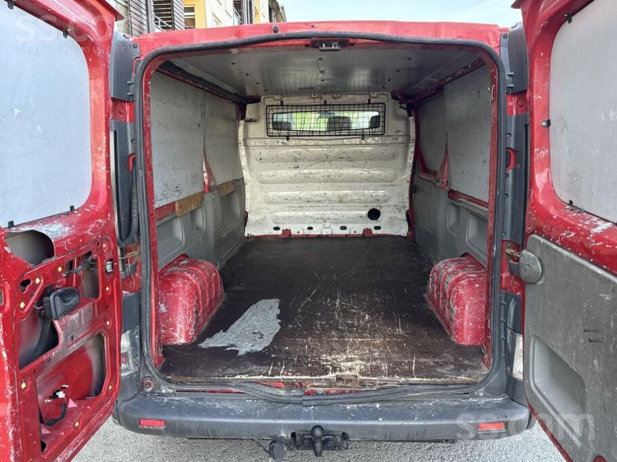 Red Opel Vivaro 2004 in Riga, with an engine capacity of 1.90 L and mileage of 442 thousand km for 2750 €, photo 7 on AUTOMOTO.COM.LV