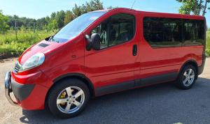 Sarkans Opel Vivaro 2009 Panevēža, ar dzinēja tilpumu 2.50 L un nobraukumu 452 tūkst. km par 5500 €, foto  vietnē AUTOMOTO.COM.LV