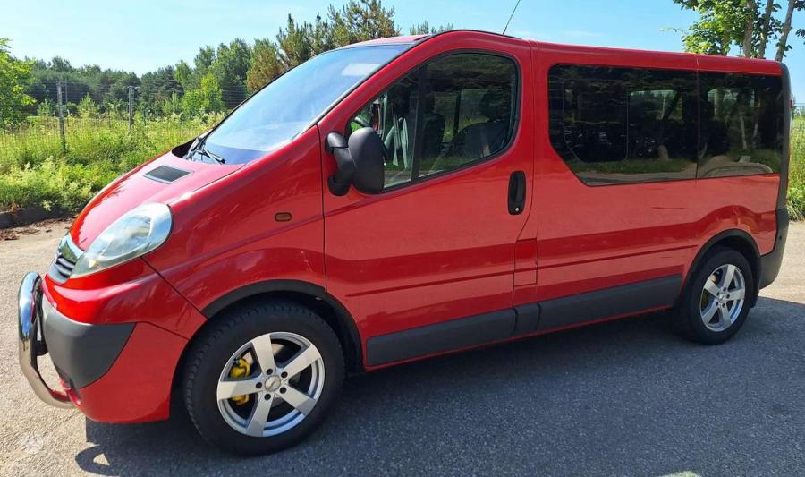 Sarkans Opel Vivaro 2009 Panevēža, ar dzinēja tilpumu 2.50 L un nobraukumu 452 tūkst. km par 5500 €, foto 1 vietnē AUTOMOTO.COM.LV