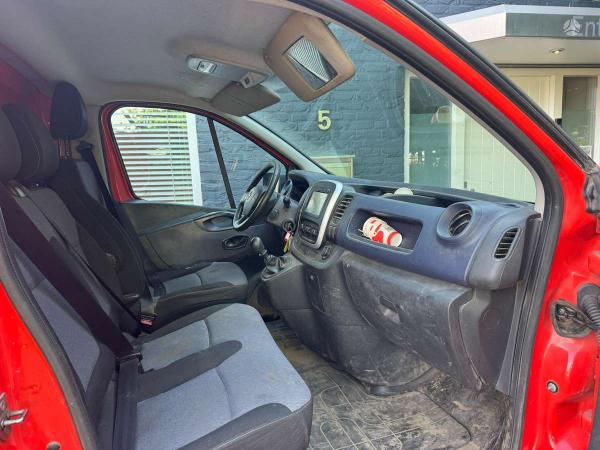 Sarkans Opel Vivaro 2015 Kauņa, ar dzinēja tilpumu 1.60 L un nobraukumu 166 tūkst. km par 5650 €, foto 5 vietnē AUTOMOTO.COM.LV