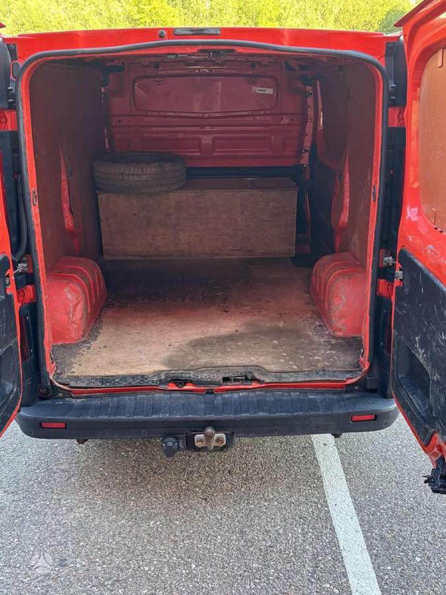 Sarkans Opel Vivaro 2015 Kauņa, ar dzinēja tilpumu 1.60 L un nobraukumu 164 tūkst. km par 5950 €, foto 10 vietnē AUTOMOTO.COM.LV