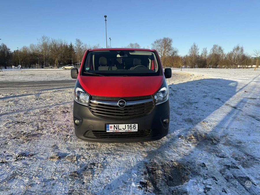 Red Opel Vivaro 2017 in Panevezys, with an engine capacity of 1.60 L and mileage of 175 thousand km for 12500 €, photo 2 on AUTOMOTO.COM.LV
