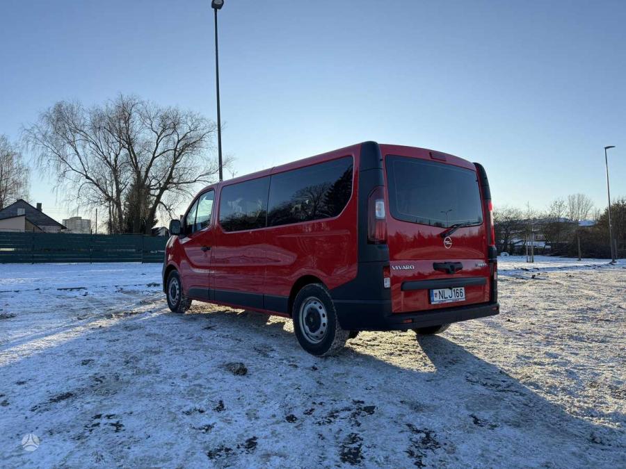 Red Opel Vivaro 2017 in Panevezys, with an engine capacity of 1.60 L and mileage of 175 thousand km for 12500 €, photo 4 on AUTOMOTO.COM.LV