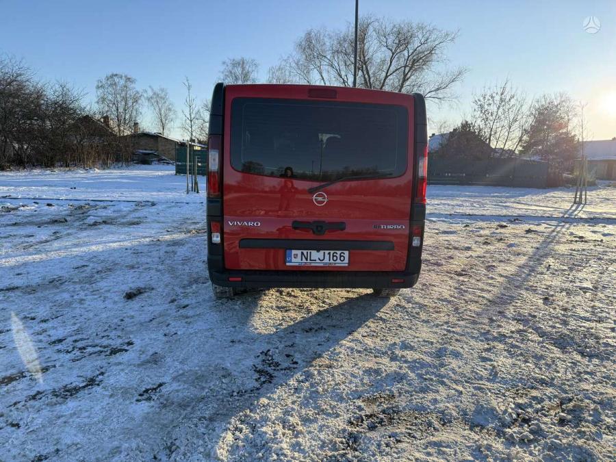 Red Opel Vivaro 2017 in Panevezys, with an engine capacity of 1.60 L and mileage of 175 thousand km for 12500 €, photo 5 on AUTOMOTO.COM.LV