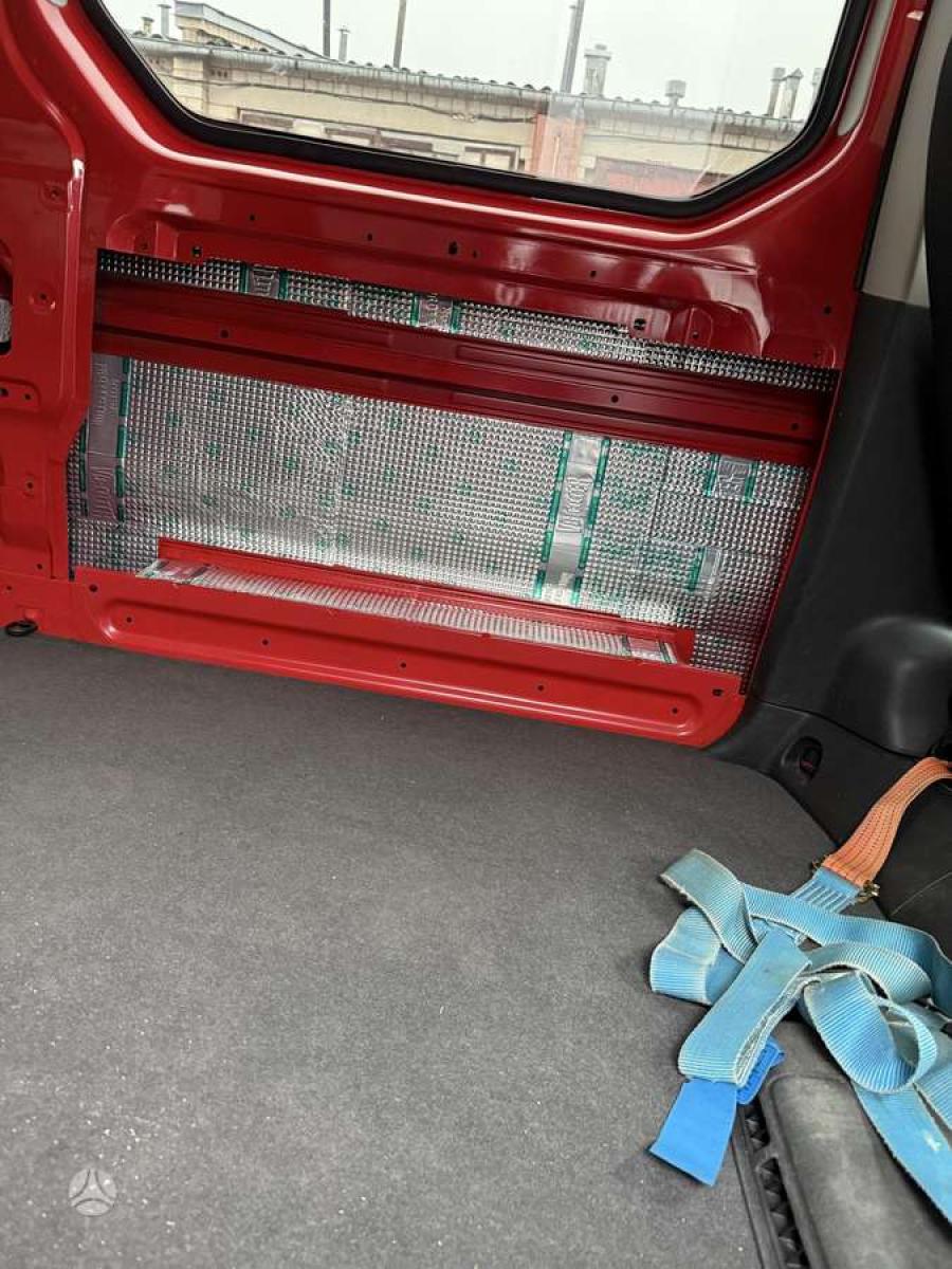 Red Opel Vivaro 2017 in Panevezys, with an engine capacity of 1.60 L and mileage of 175 thousand km for 12500 €, photo 27 on AUTOMOTO.COM.LV