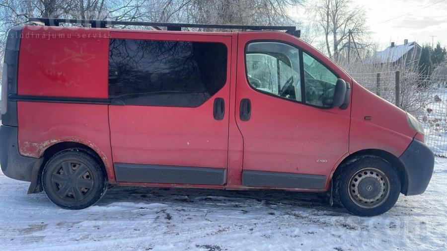 Red Opel Vivaro 2003 in Valka, with an engine capacity of 1.90 L and mileage of 380 thousand km for 1950 €, photo 3 on AUTOMOTO.COM.LV