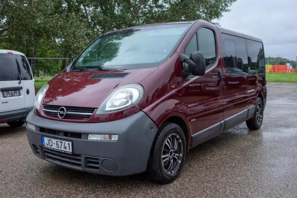 Sarkans Opel Vivaro 2004 Liepāja, ar dzinēja tilpumu 2.50 L un nobraukumu 305 tūkst. km par 5500 €, foto 1 vietnē AUTOMOTO.COM.LV