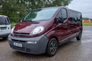 Sarkans Opel Vivaro 2004 Liepāja, ar dzinēja tilpumu 2.50 L un nobraukumu 305 tūkst. km par 5500 €, foto  vietnē AUTOMOTO.COM.LV